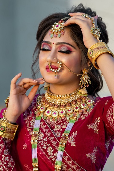 Sara Makeup: Best Salon Academy & Beauty Parlour Ahmedabad